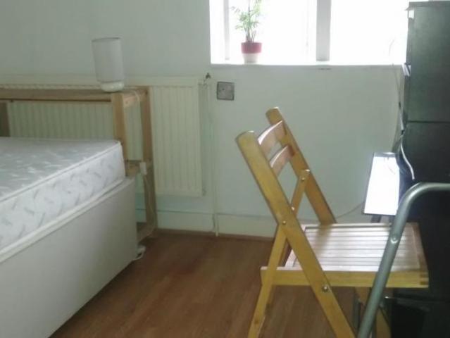 4 Bedroom Shared Living/roommate London London LS90562750