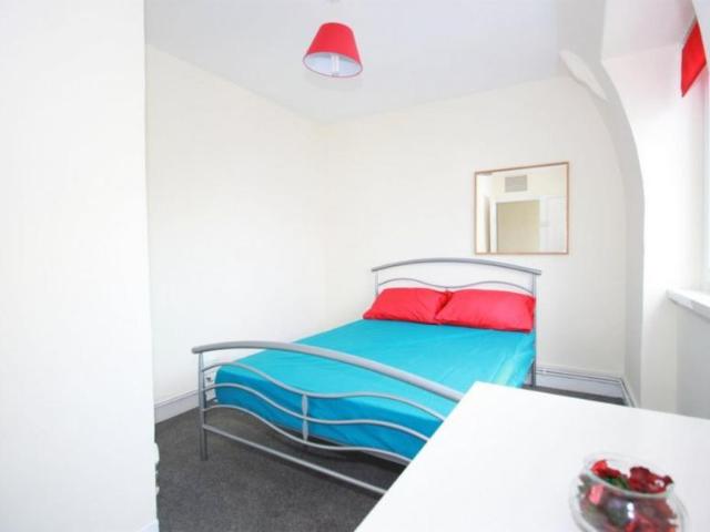 4 Bedroom Shared Living/roommate London London LS90562894