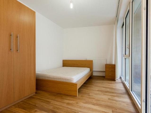 4 Bedroom Shared Living/roommate London London LS90562933