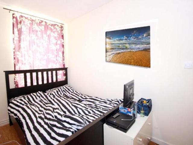 4 Bedroom Shared Living/roommate London London LS90563116