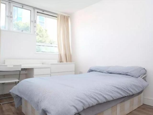 4 Bedroom Shared Living/roommate London London LS90563292