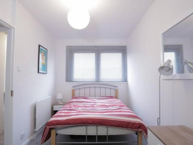 4 Bedroom Shared Living/roommate London London LS90563355