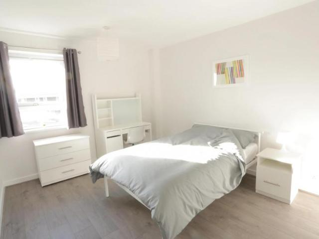 4 Bedroom Shared Living/roommate London London LS90563577