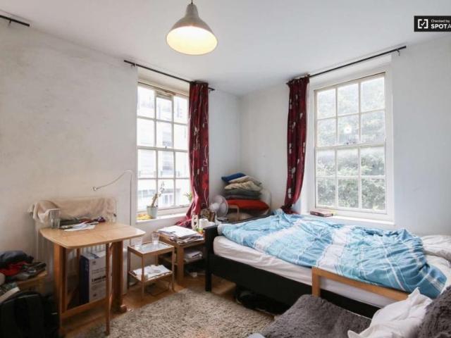 4 Bedroom Shared Living/roommate London London LS95421462
