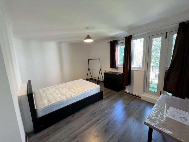 4 Bedroom Shared Living/roommate London London LS97910167