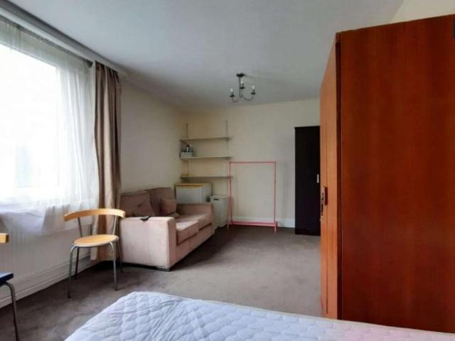 4 Bedroom Shared Living/roommate London London LS99724969