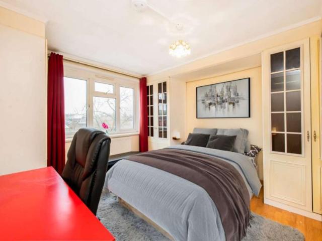4 Bedroom Shared Living/roommate London London LS100982450