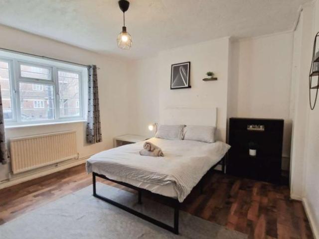 4 Bedroom Shared Living/roommate London London LS101733782