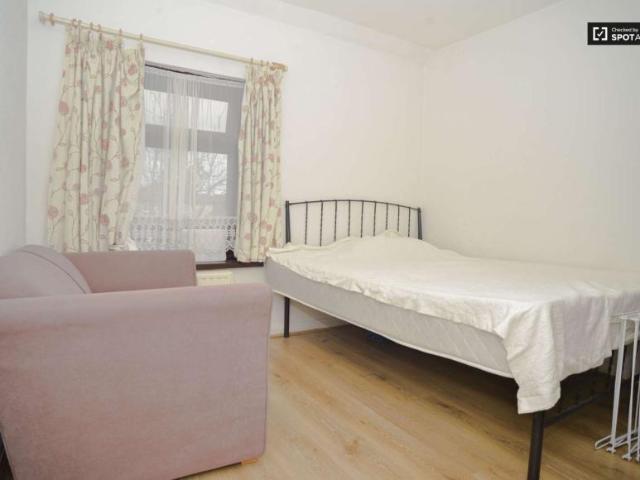 4 Bedroom Shared Living/roommate London London LS101817008