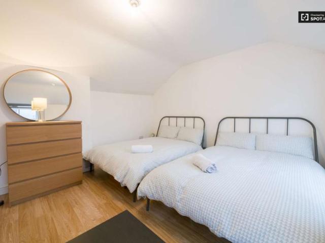 4 Bedroom Shared Living/roommate London London LS101821575