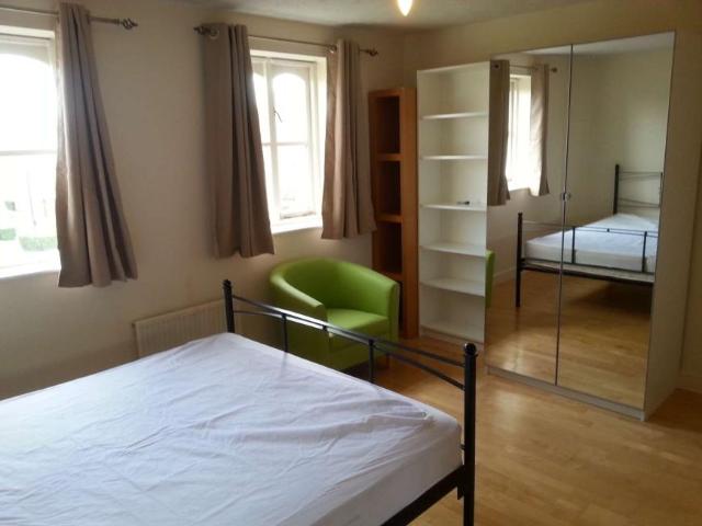 4 Bedroom Shared Living/roommate London London LS101822127
