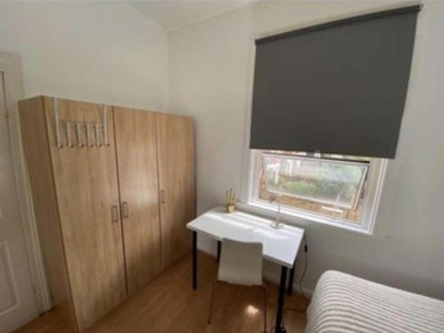 4 Bedroom Shared Living/roommate London London LS101824410