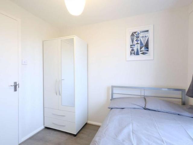 4 Bedroom Shared Living/roommate London London LS101824184
