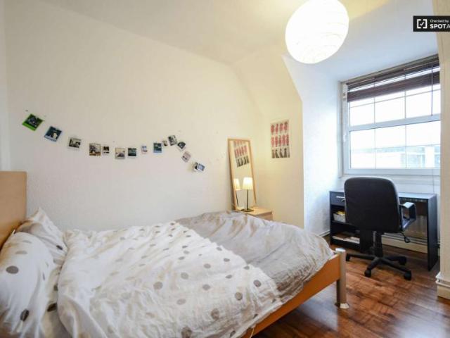 4 Bedroom Shared Living/roommate London London LS101824392