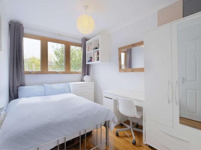 4 Bedroom Shared Living/roommate London London LS101836754
