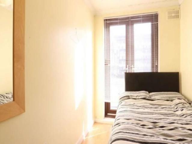 4 Bedroom Shared Living/roommate London London LS101836318