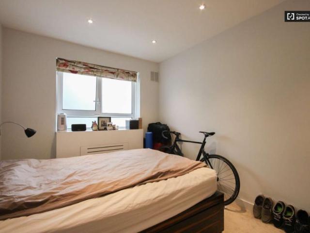 4 Bedroom Shared Living/roommate London London LS101840396