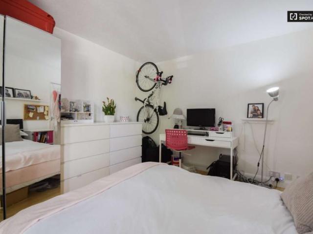 4 Bedroom Shared Living/roommate London London LS101847746