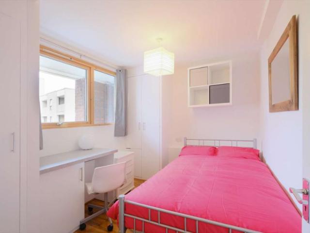 4 Bedroom Shared Living/roommate London London LS101847812
