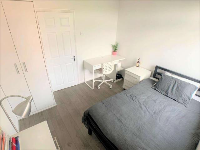 4 Bedroom Shared Living/roommate London London LS101847823
