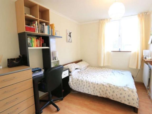 4 Bedroom Shared Living/roommate London London LS101850795