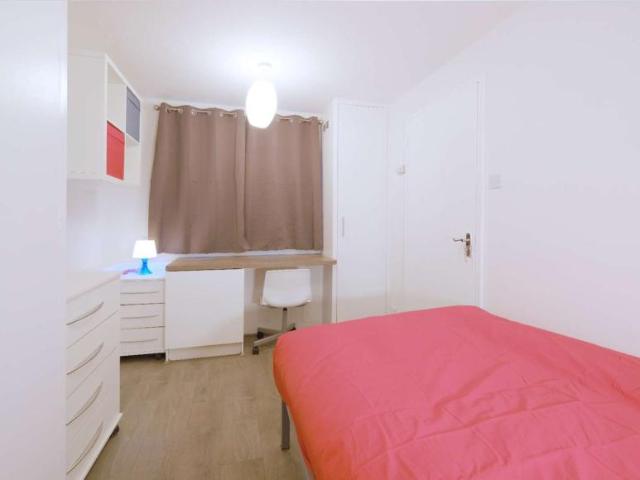 4 Bedroom Shared Living/roommate London London LS101850337