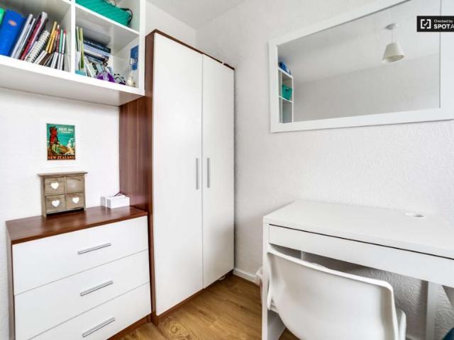 4 Bedroom Shared Living/roommate London London LS101852966