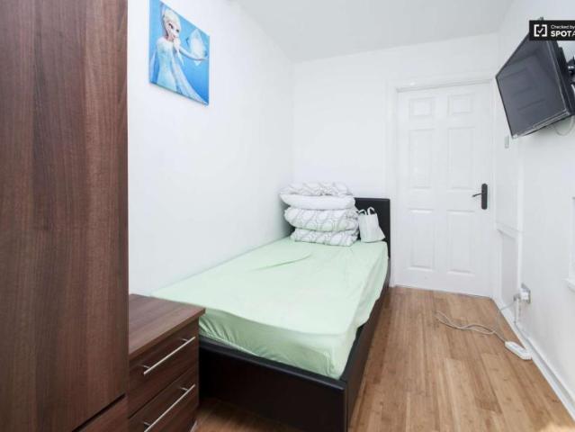 4 Bedroom Shared Living/roommate London London LS101853429