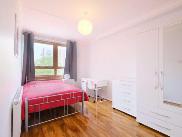 4 Bedroom Shared Living/roommate London London LS101853036
