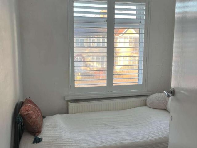 4 Bedroom Shared Living/roommate London London LS101854826