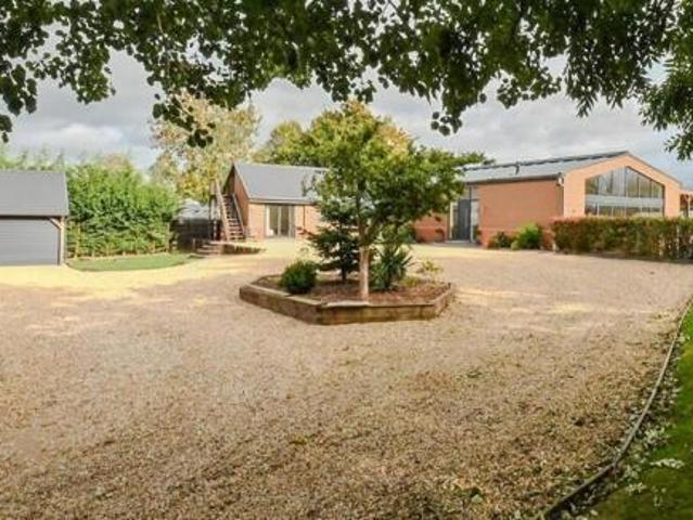 4 Bedroom Shared Living/roommate Staffordshire Staffordshire 99344935