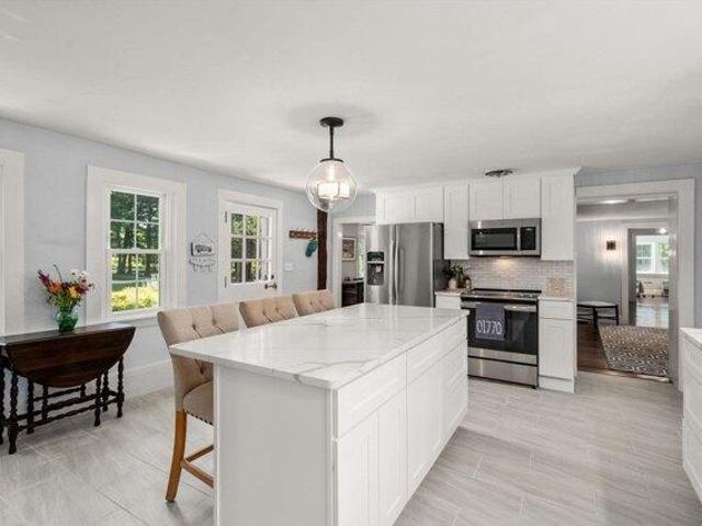4 bedroom, Sherborn MA 01770 105173300