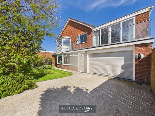 4 Bedroom Semi Detached House