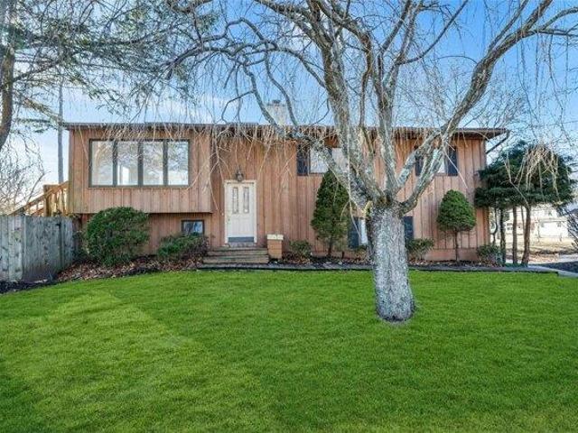 4 bedroom, Shoreham NY 11786 88203536