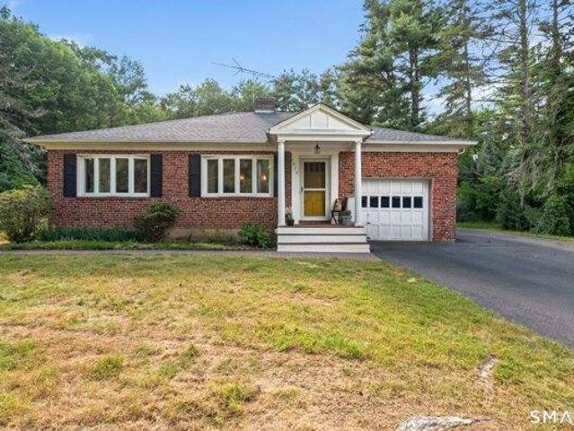 4 bedroom, Simsbury CT 06070 104849504