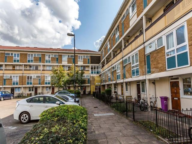 4 bedroom split over two floors with large double bedrooms and a garden