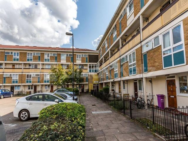 4 bedroom split over two floors with large double bedrooms and a garden
