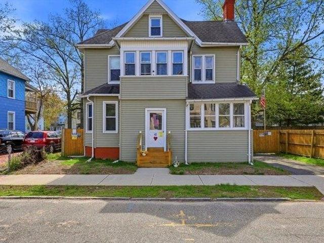 4 bedroom, Springfield MA 01108 102371512