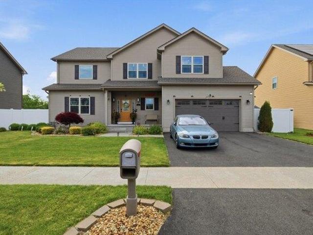 4 bedroom, Springfield MA 01109 104848404