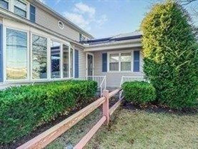 4 bedroom, Springfield MA 01129 102825631
