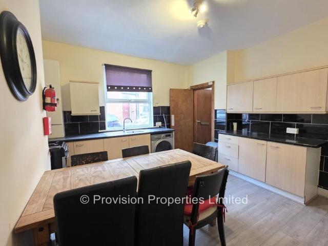 4 Bedroom Student Houses