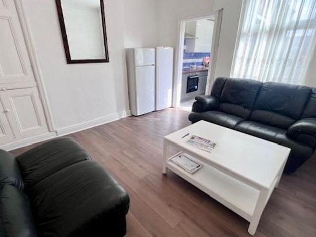 4 Bedroom Student Property with private patio area