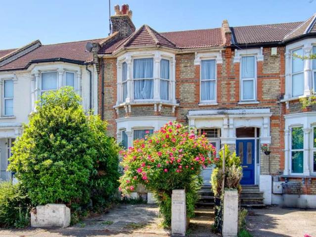 4 Bedroom Studio Flat