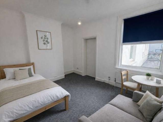 4 Bedroom Studio Flat