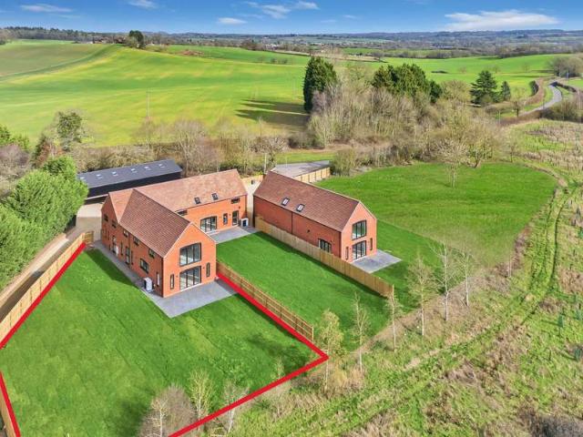 4 Bedroom Studio Flat