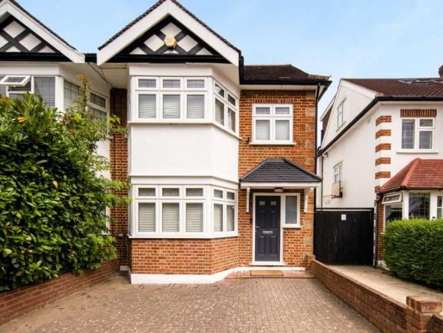 4 Bedroom Studio Flat