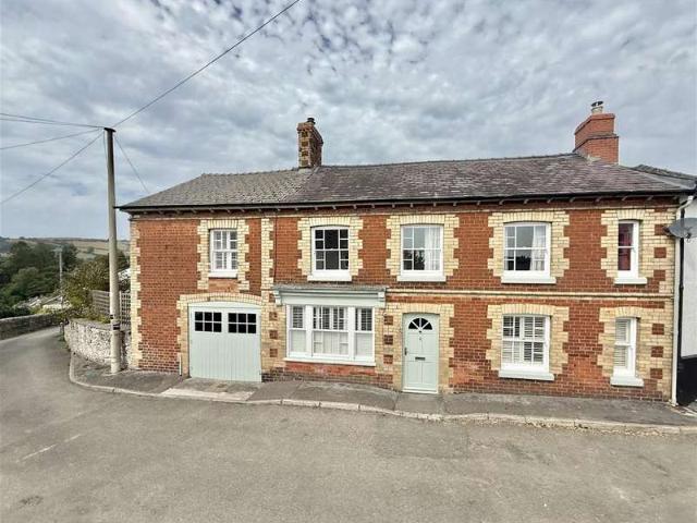 4 Bedroom Studio Flat