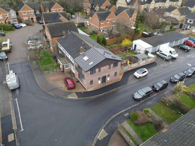 4 Bedroom Studio Flat