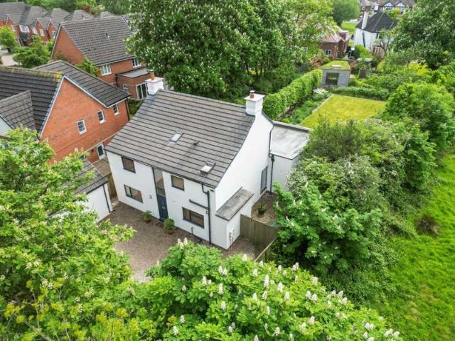 4 Bedroom Studio Flat