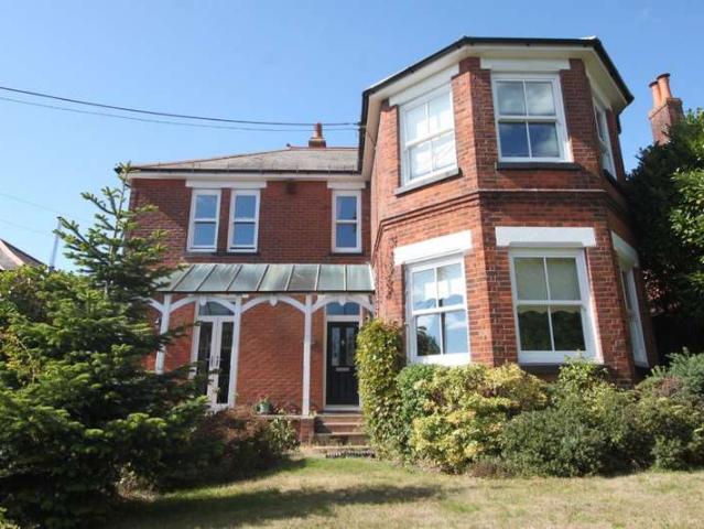 4 Bedroom Studio Flat